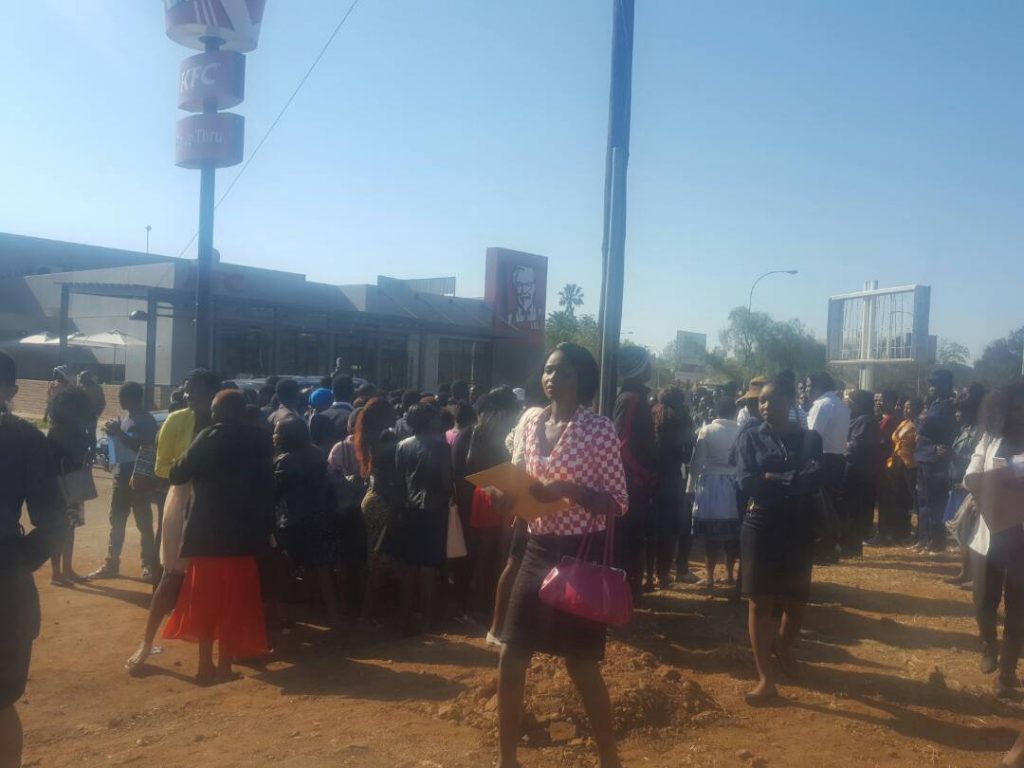 Unemployed youth flock KFC Bulawayo amid fake advert – CITEZW