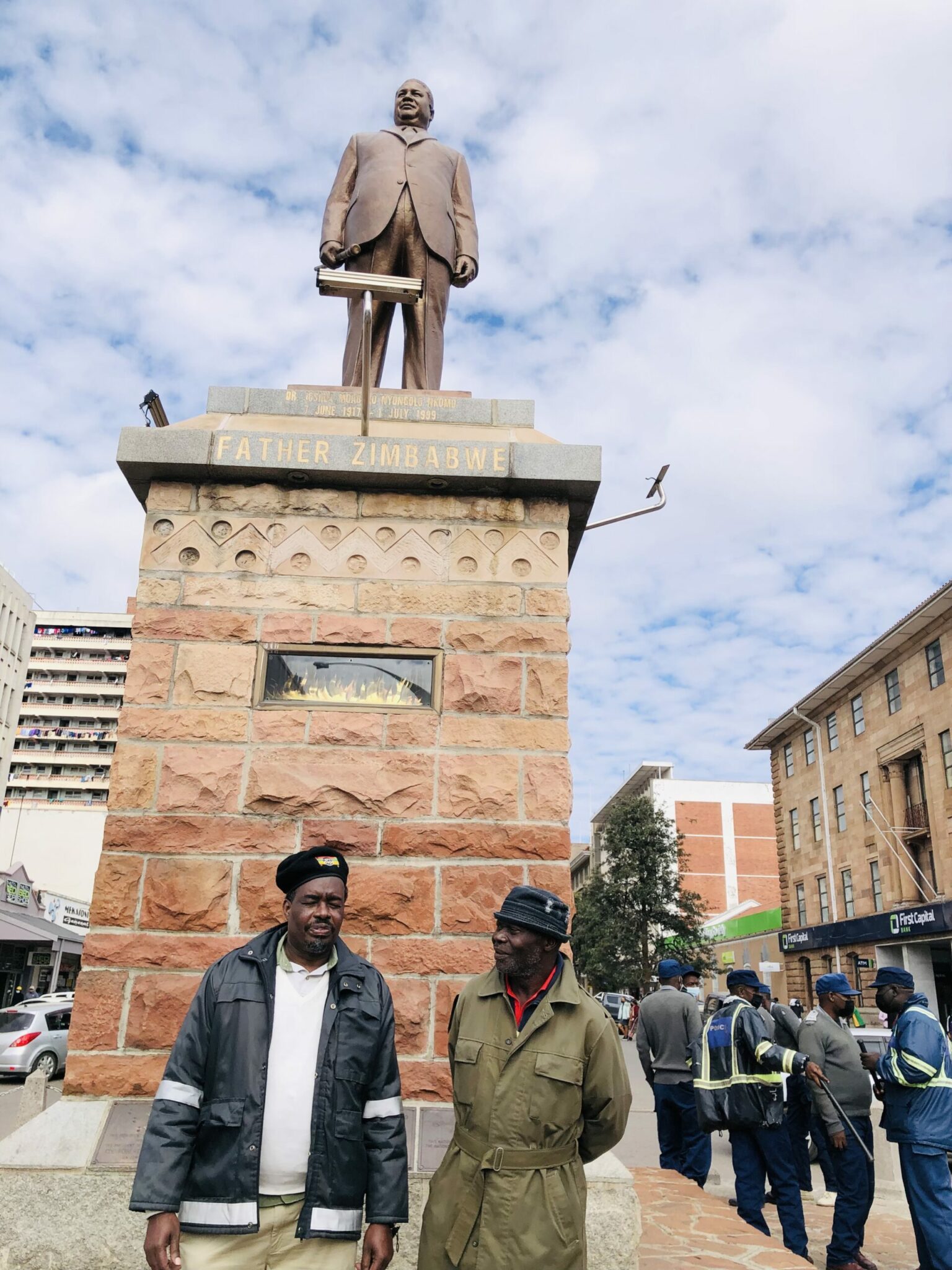 Police temporarily block ZPRA 'yellow t-shirts' march - Zimbabwe Situation