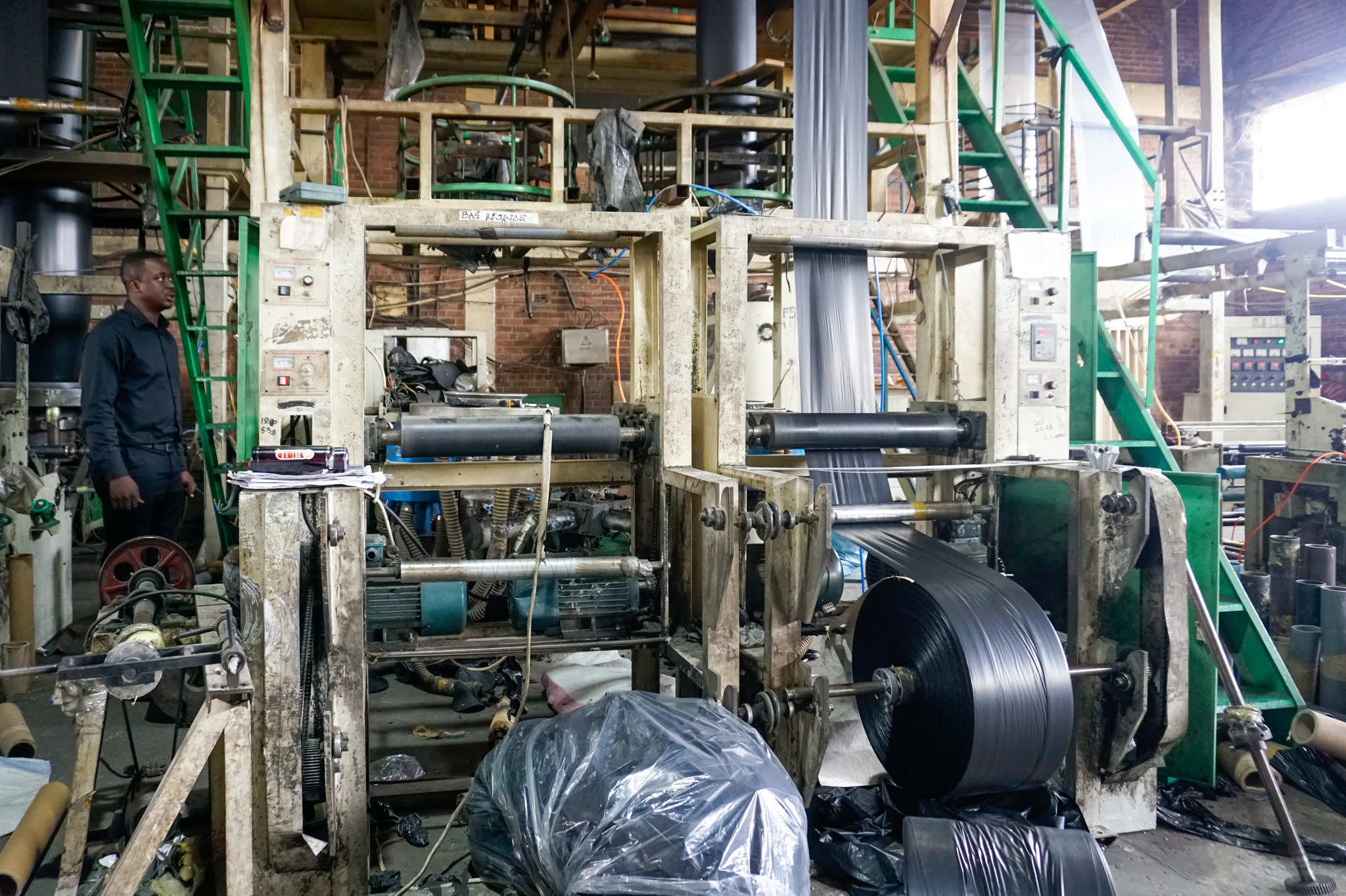 Zimbabwe fights a losing battle against illegal Chinese plastics - CITEZW